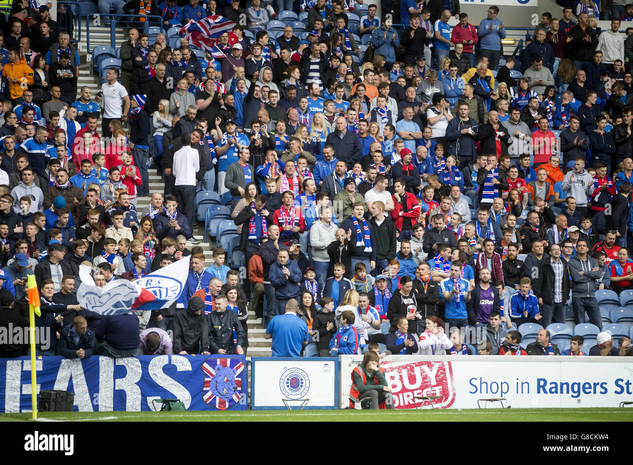 Falkirk fans in the stands hi-res stock photography and images - Alamy
