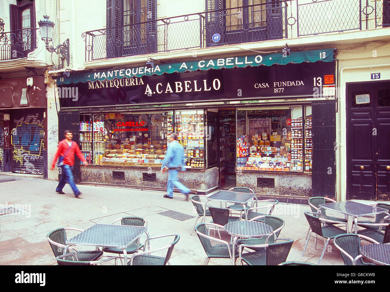 Shop front madrid spain hi-res stock photography and images - Alamy