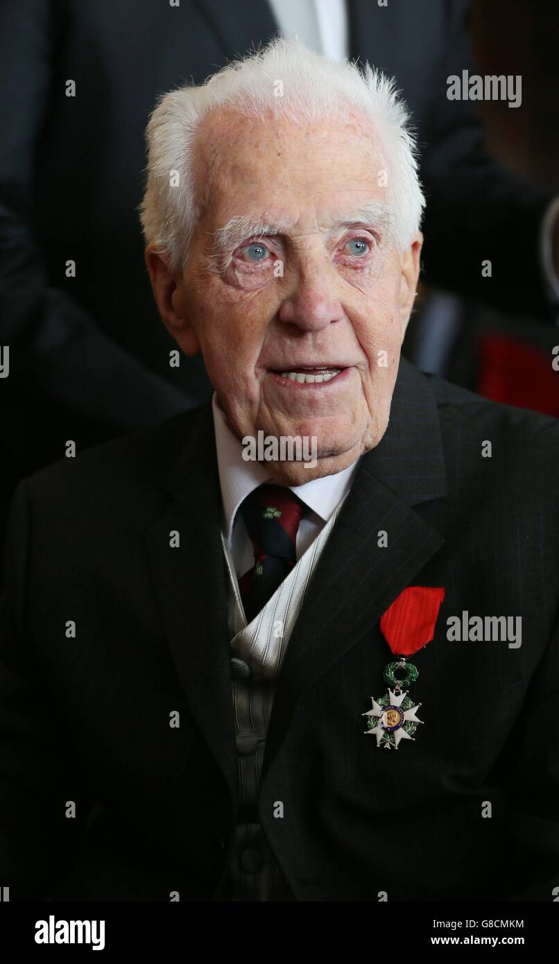 D-Day veteran Francis Denvir is bestowed with France's highest honour ...