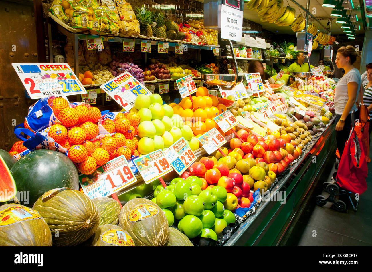Greengrocer fruit shop in indoor hi-res stock photography and images ...