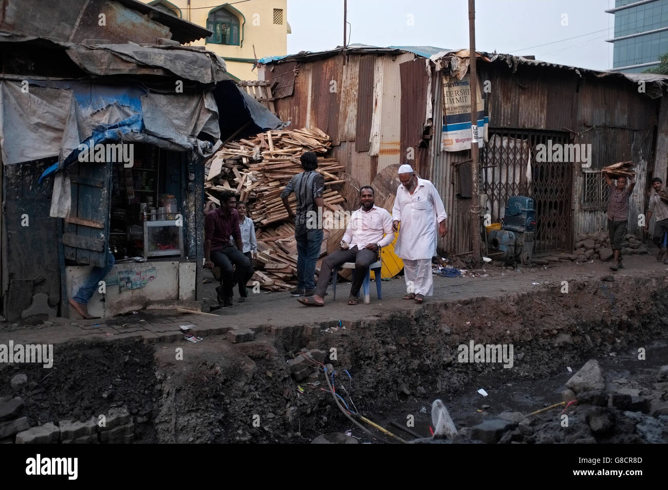 Street scene in Kurla west scrap district slum area, Mumbai, India ...