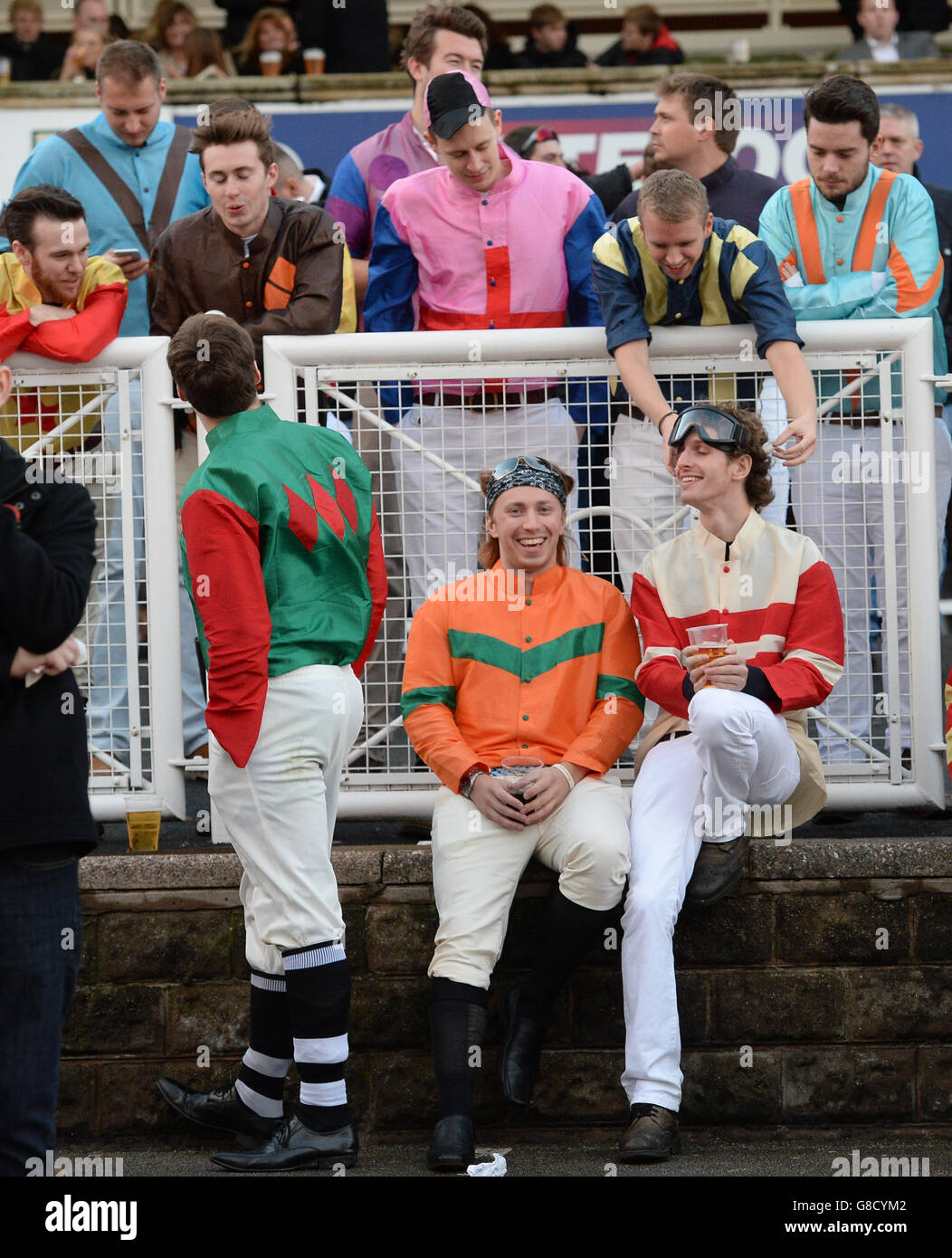 Horse racing aintree racecourse hi-res stock photography and images - Alamy