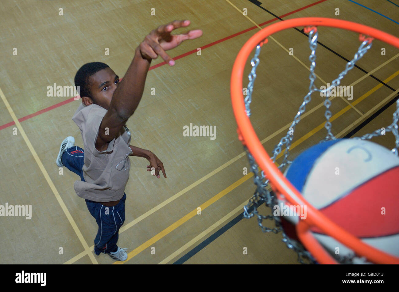 Basketball player scoring a basket Stock Photo - Alamy