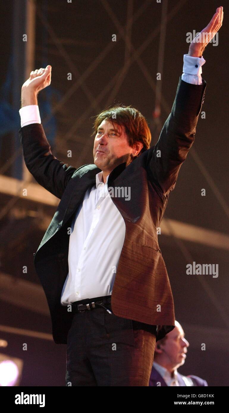 Nokia Isle Of Wight Festival - Seaclose Park. Bryan Ferry of Roxy Music ...