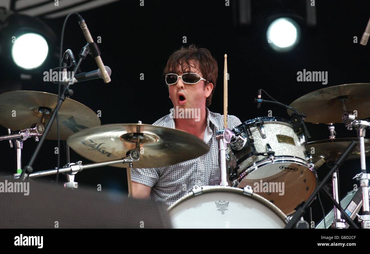 Danny goffey supergrass hi-res stock photography and images - Alamy
