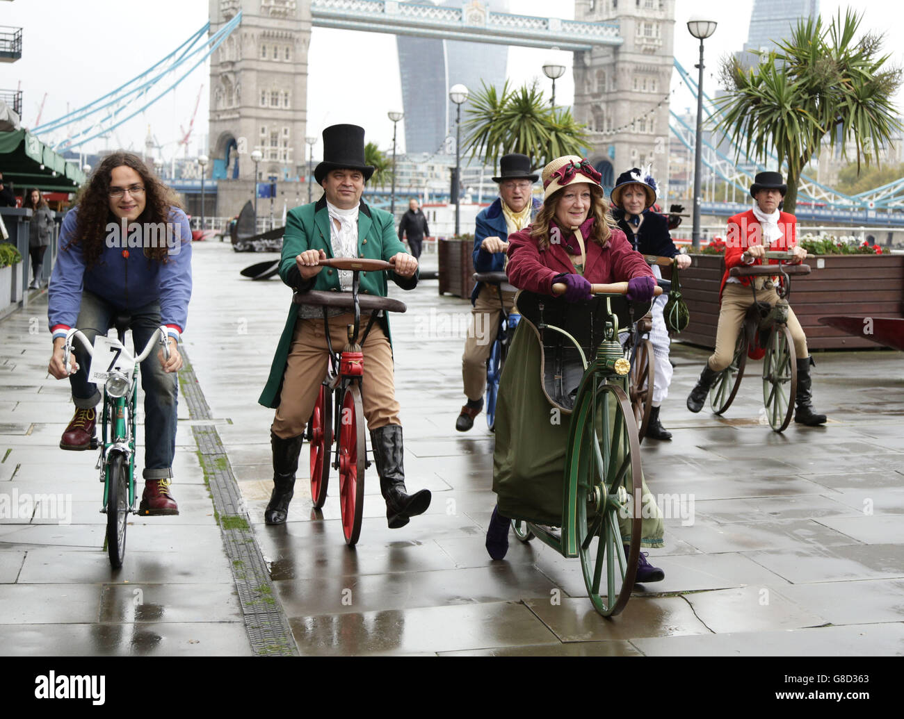 Vintage bike enthusiasts in period costume cycle along the Thames in ...