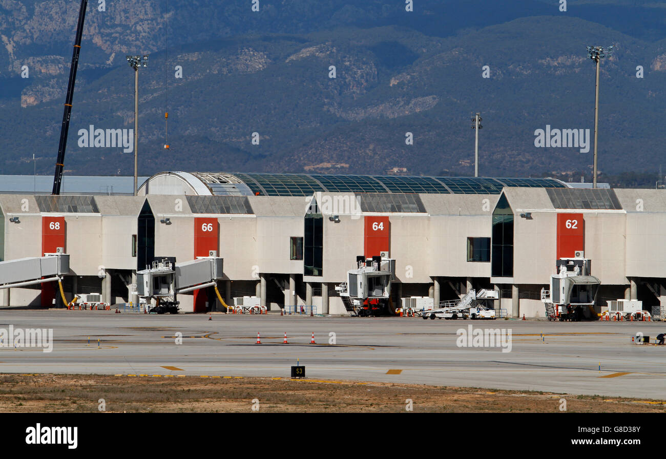 Landing gate hi-res stock photography and images - Alamy