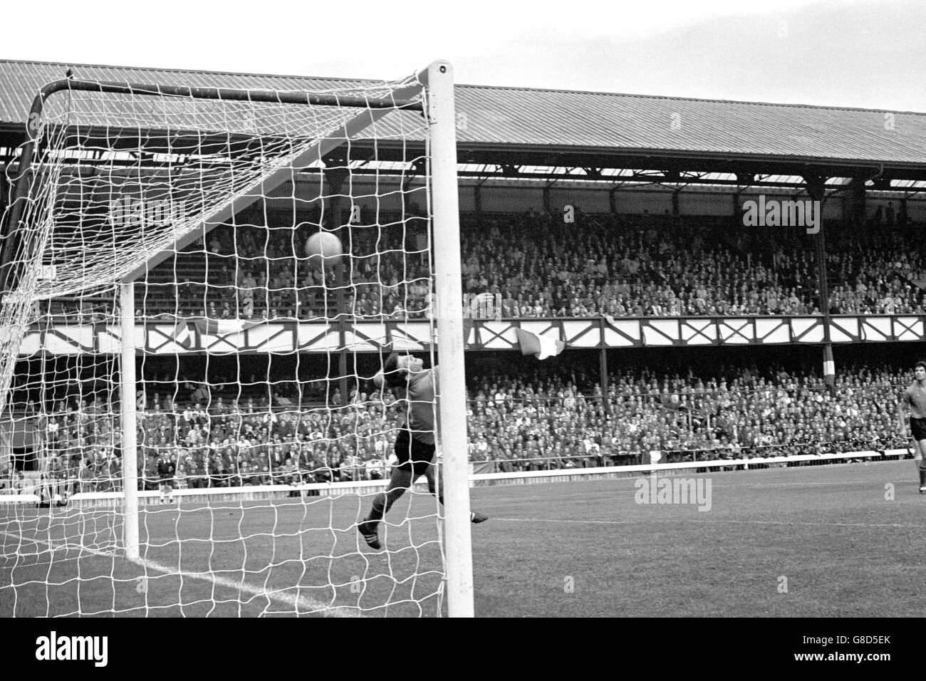 Action roker park black and white football hi-res stock photography and ...