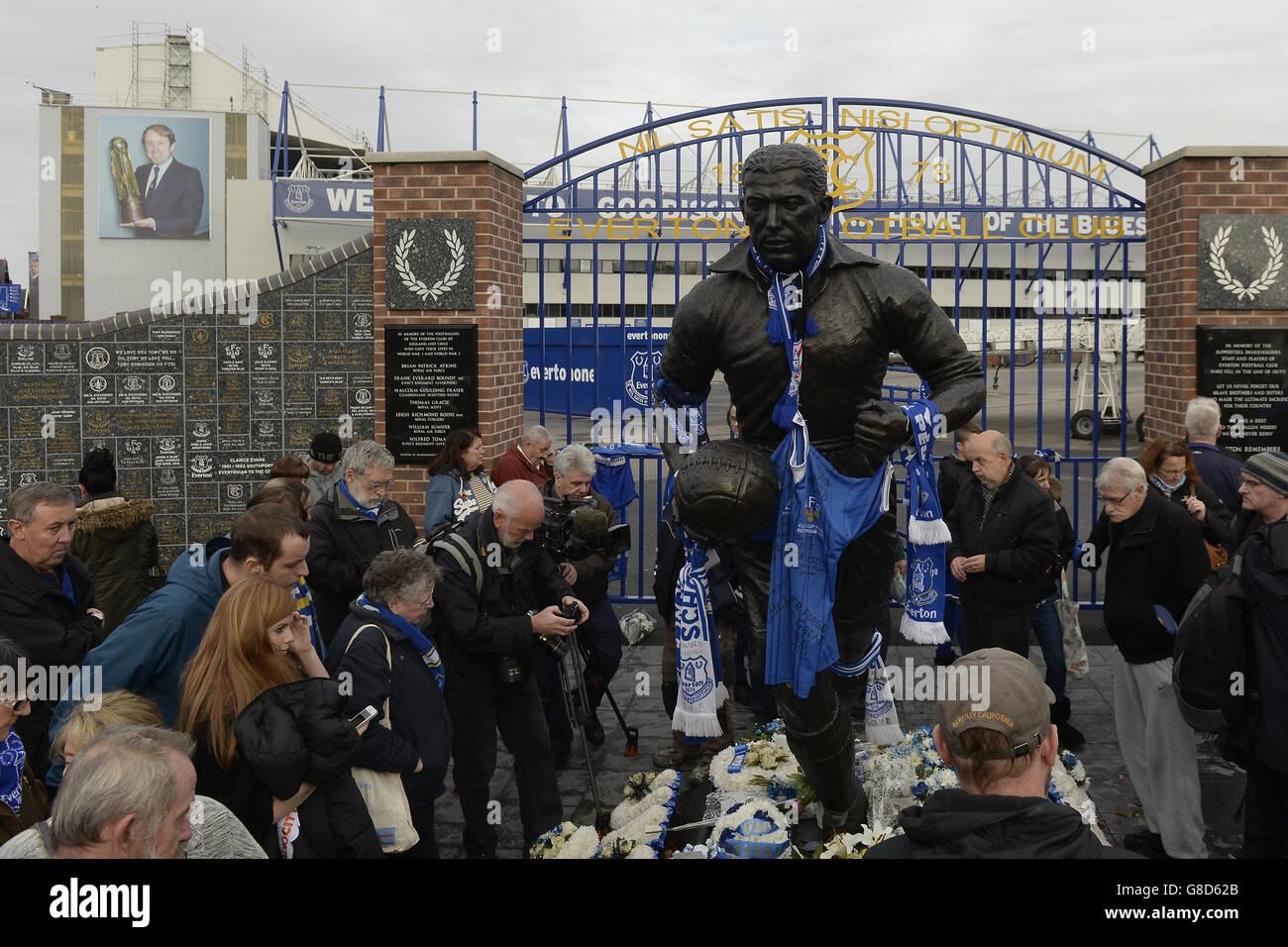 Mourners pay their respects at the Dixie Dean statue before the funeral ...