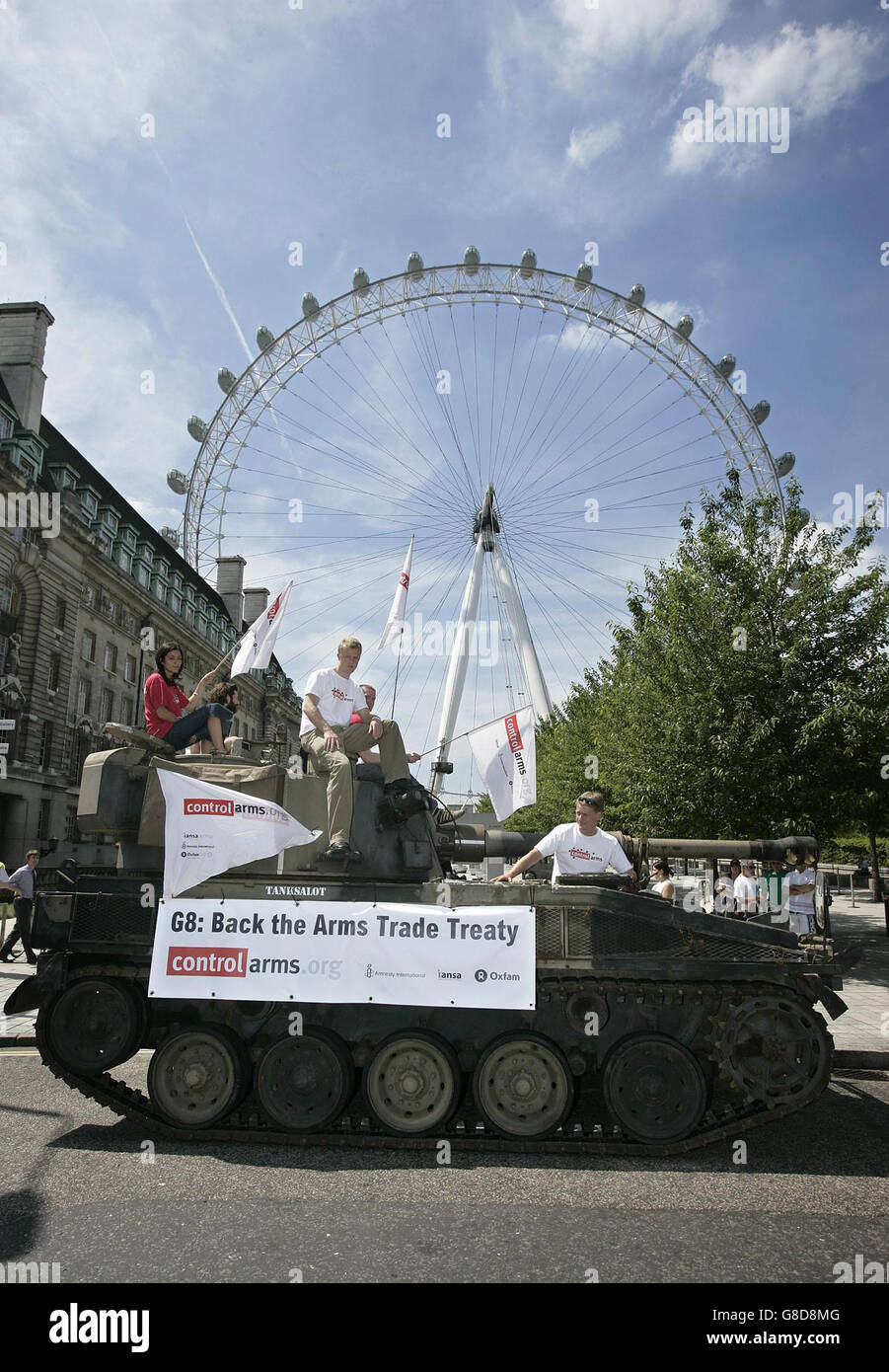 Amnesty International UK and Oxfam drive a 17 tonne tank through ...