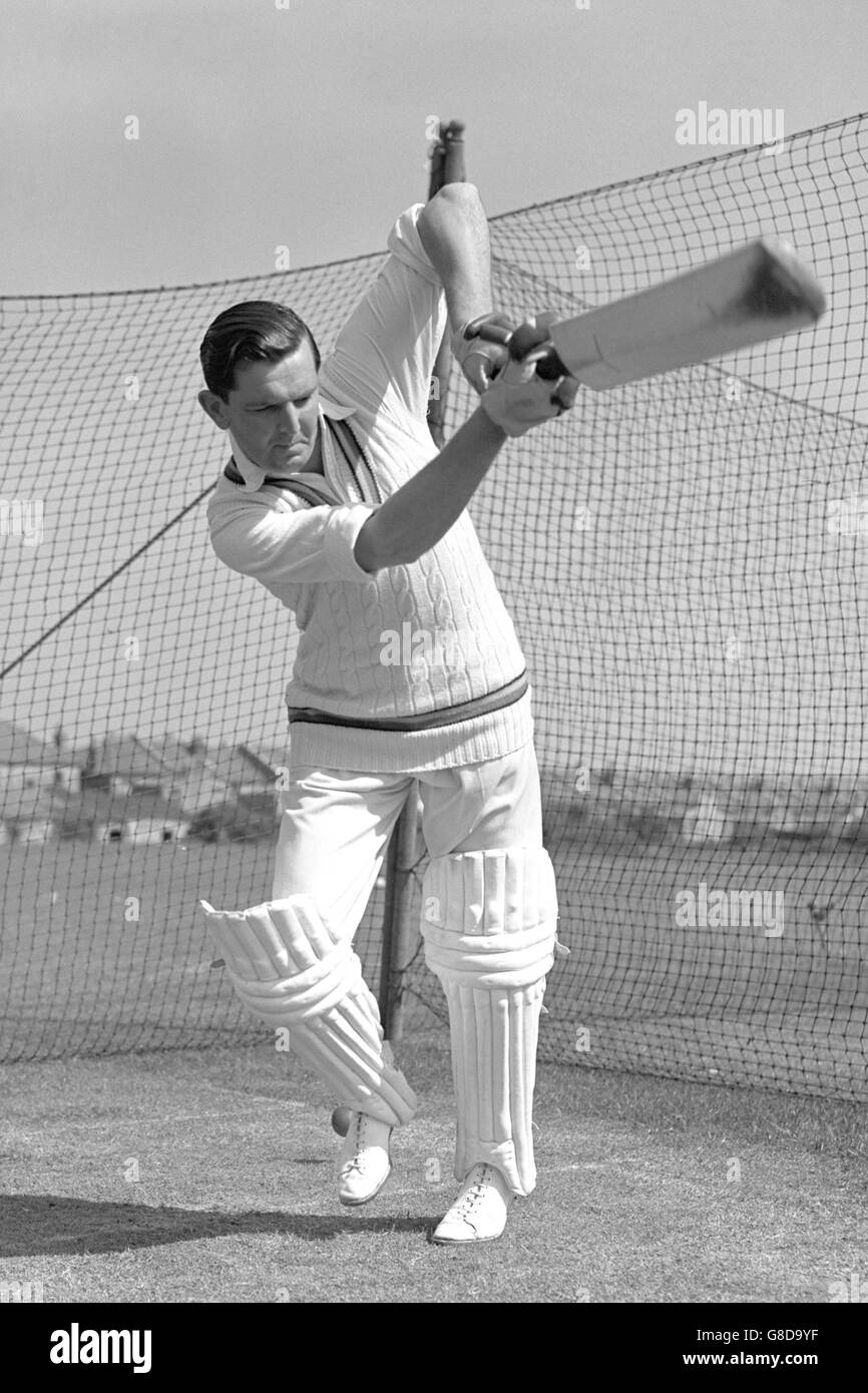 Posed action portrait of england cricketer tom graveney hi-res stock ...