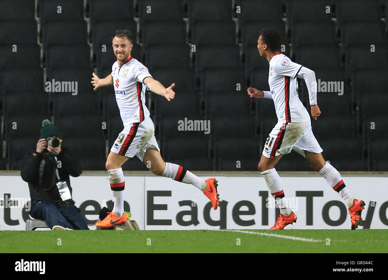 Mk dons dean bowditch hi-res stock photography and images - Alamy