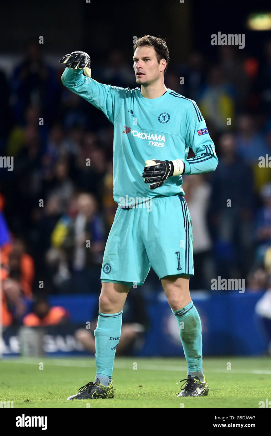 Chelsea goalkeeper asmir begovic hi-res stock photography and images ...