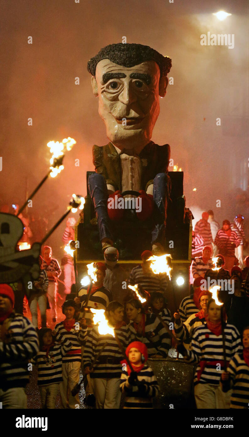 Lewes bonfire night 2015 Stock Photo - Alamy