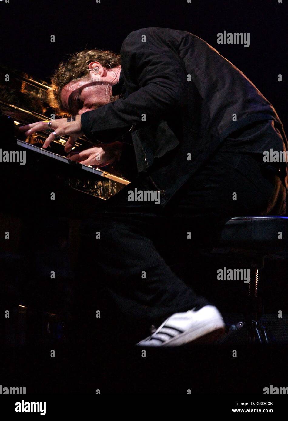 Coldplay live 2005 hi-res stock photography and images - Alamy