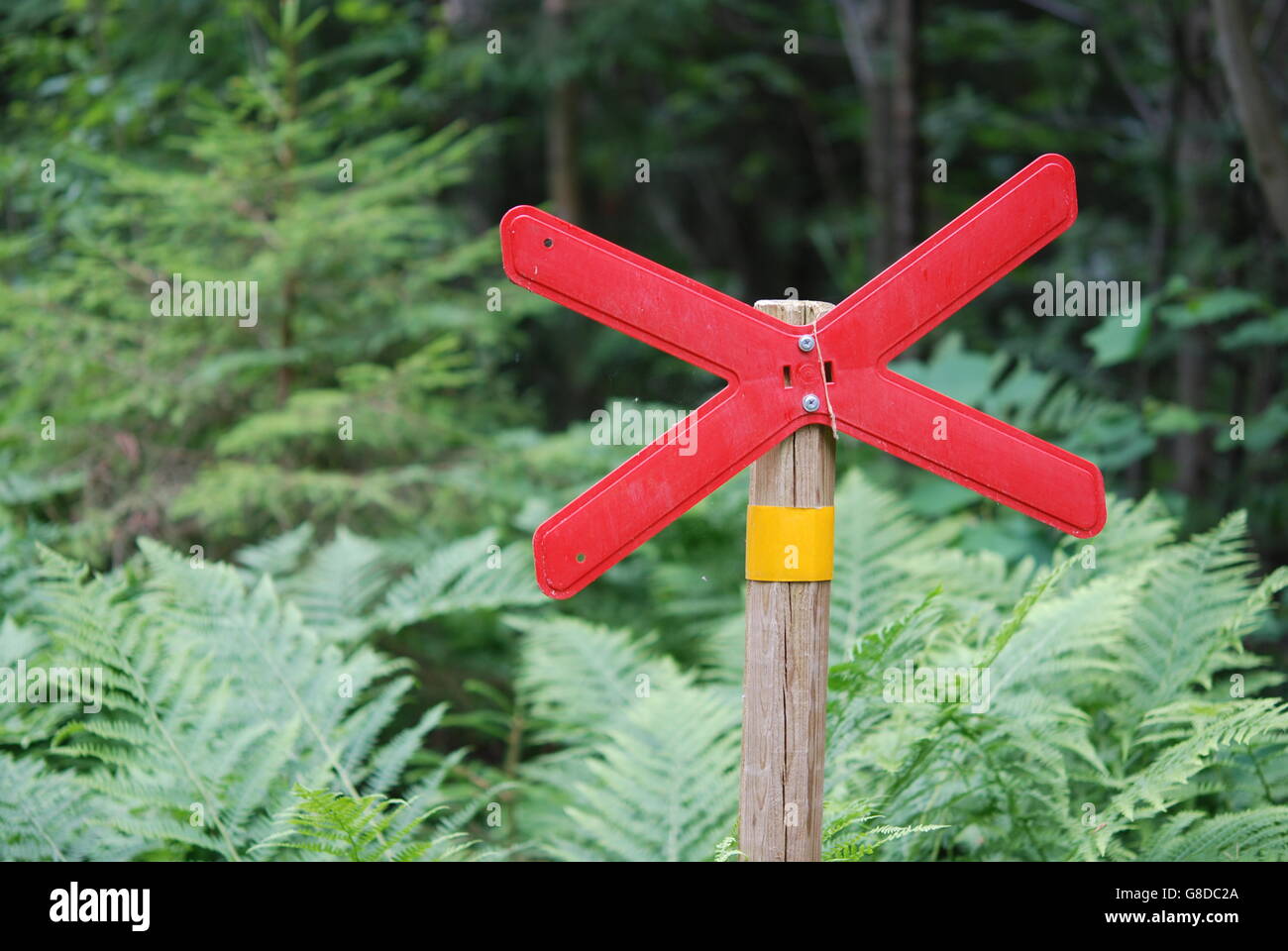 Hiking trail mark sign hi-res stock photography and images - Alamy