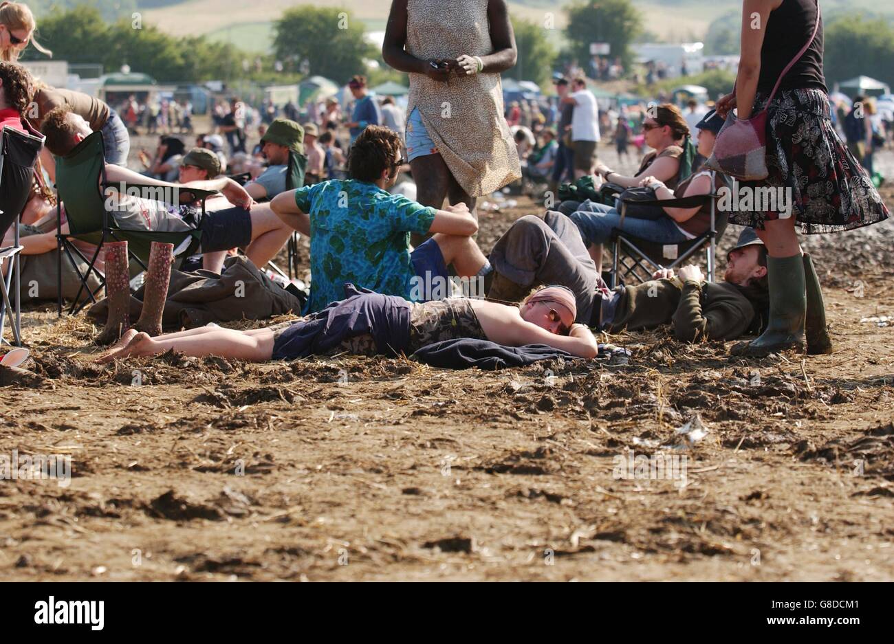 Glastonbury Festival 2005 Worthy Farm Festival Goers Enjoy The