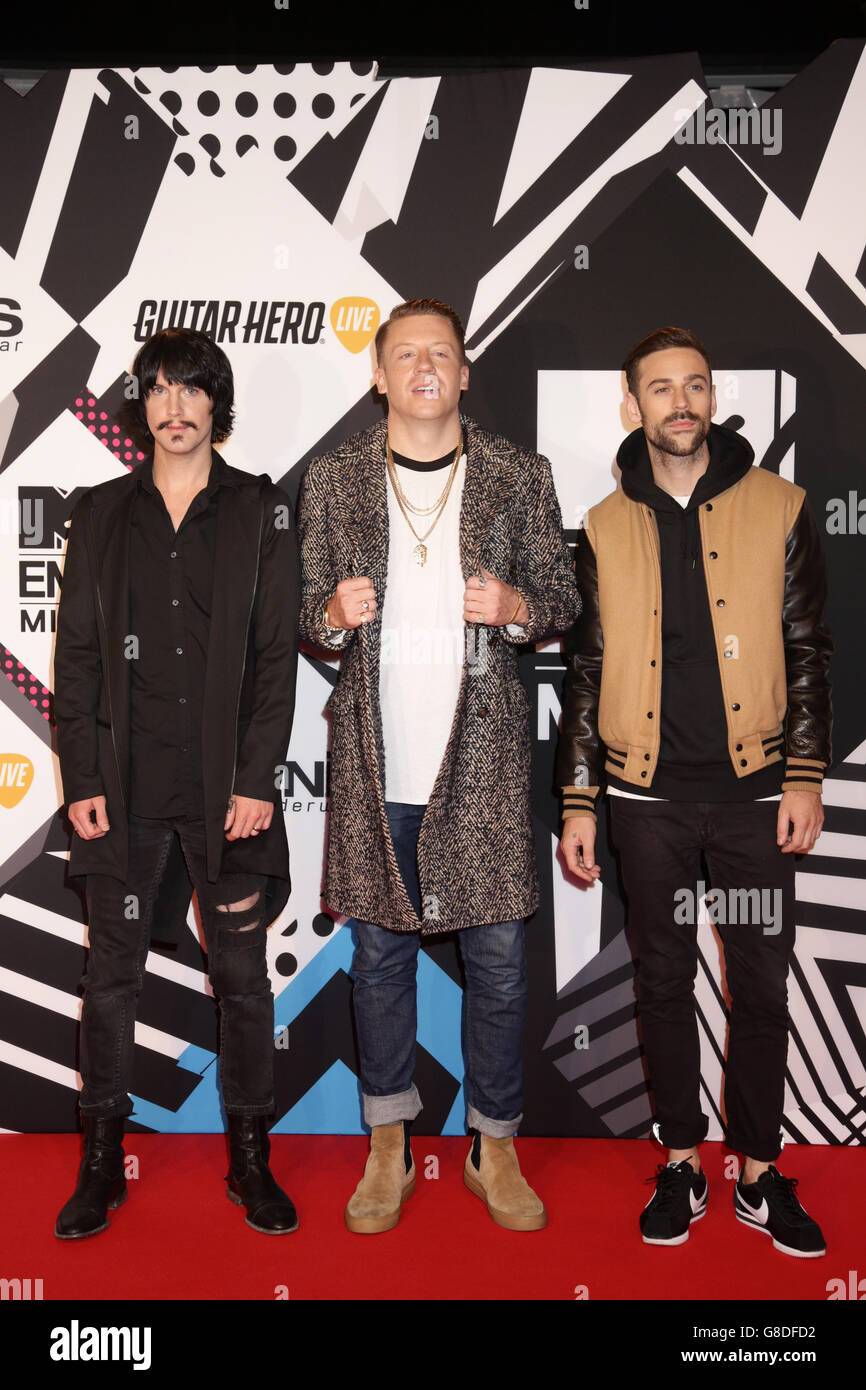 Showbiz ema photo credit should read hi-res stock photography and ...