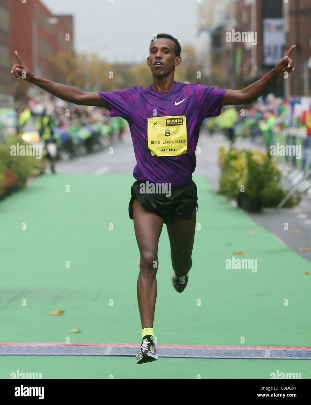 36th Dublin City marathon. Alemu Gemechu of Ethiopia crosses the finish ...