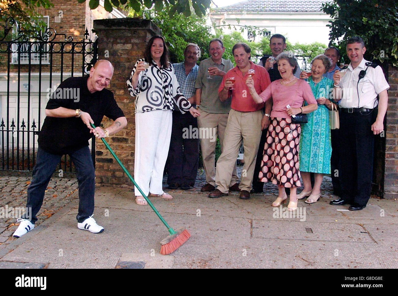 Comgratulated by residents holland park hi-res stock photography and ...