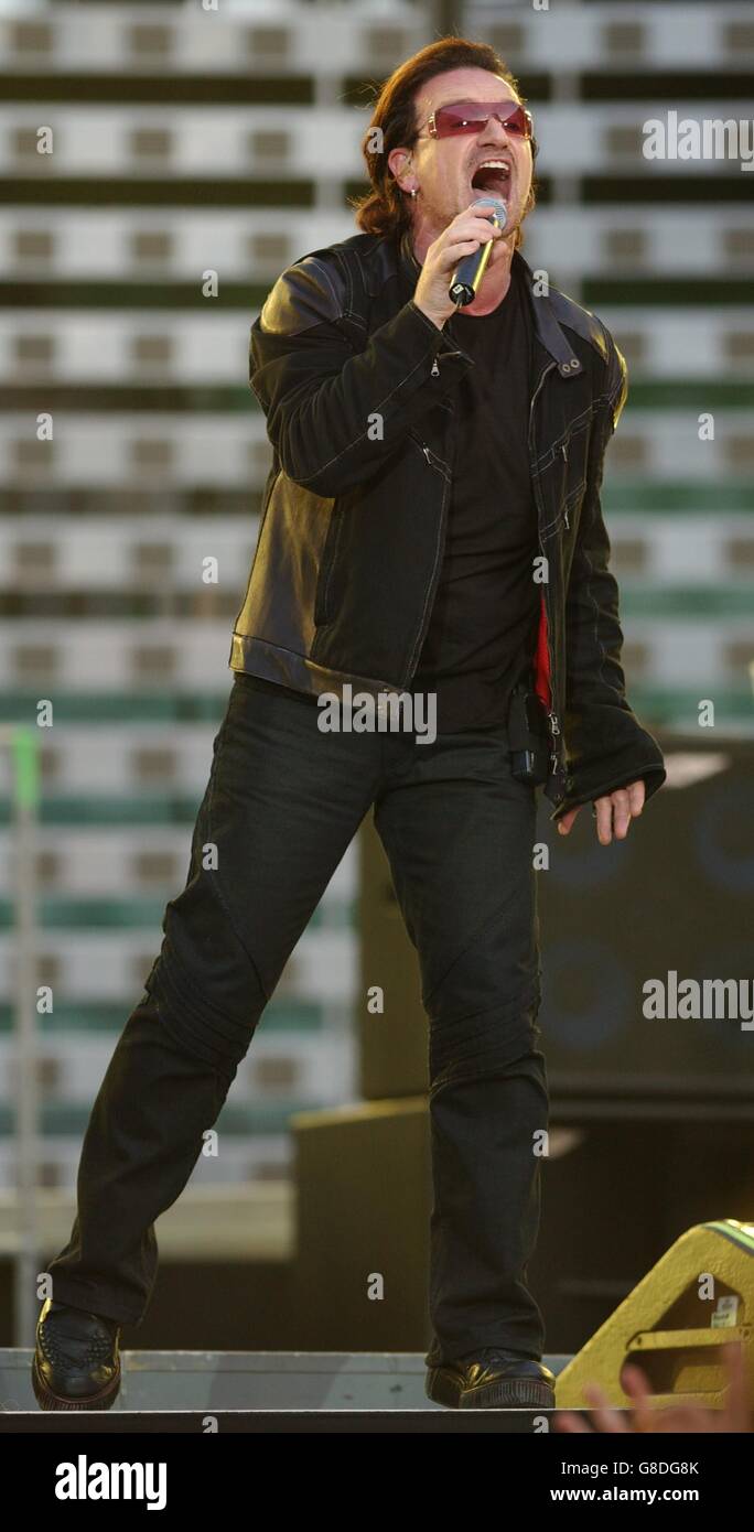U2 Concert - Twickenham Stadium. Bono performs onstage Stock Photo - Alamy