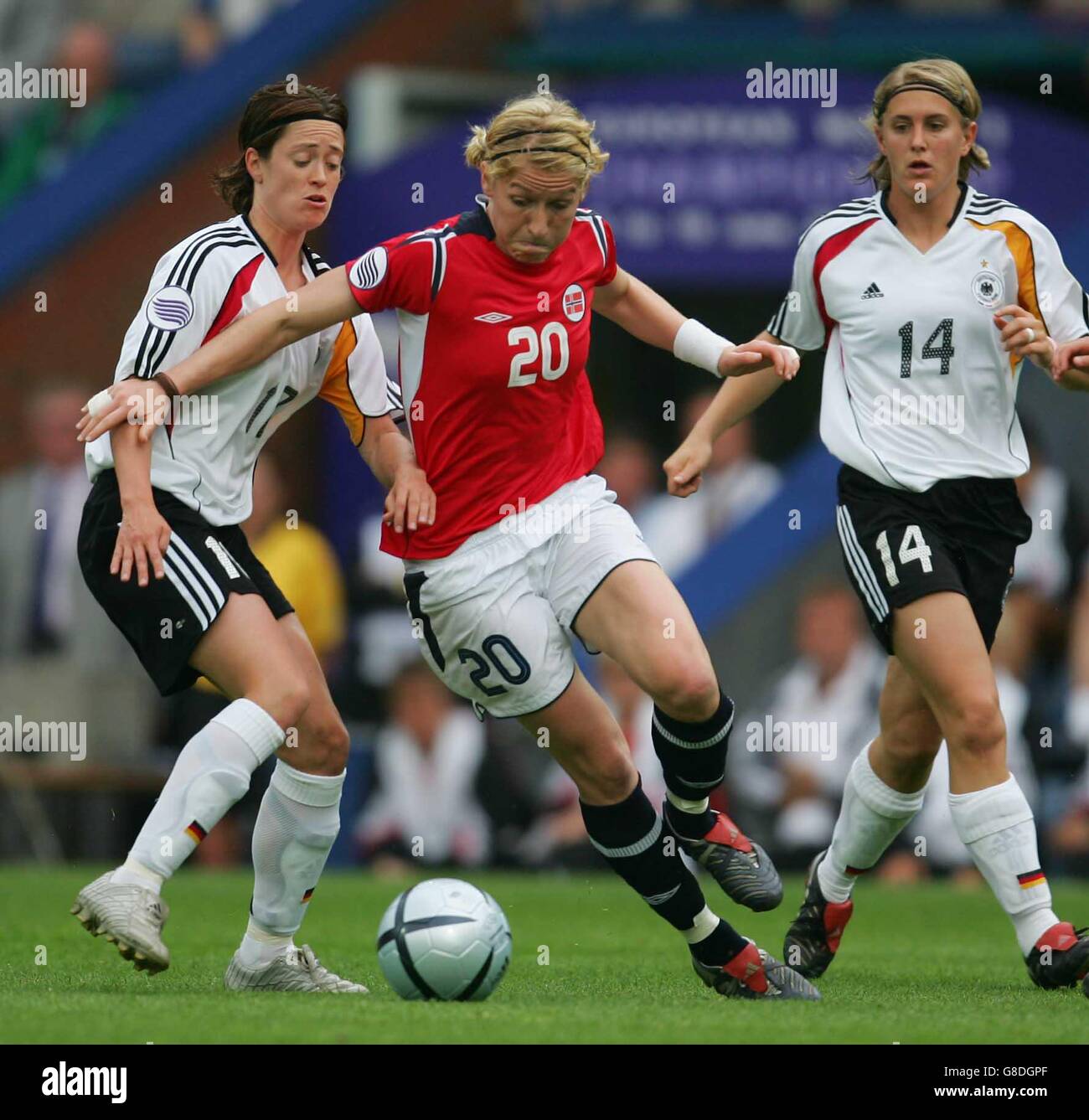 Germany's Ariane Hingst and Britta Carlson close in on Norway's Lise ...