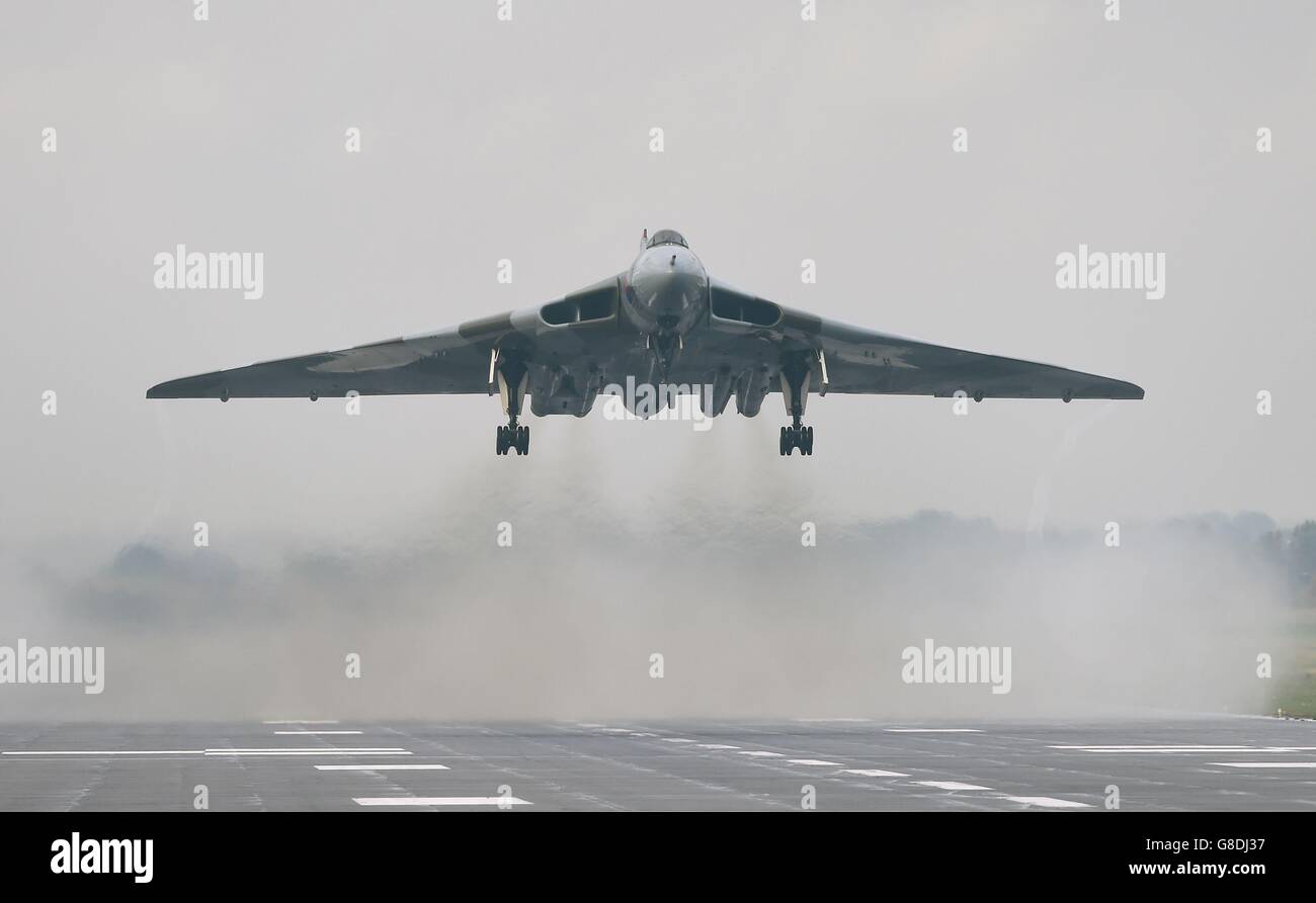Vulcan's final flight. Vulcan XH558, a restored nuclear bomber, during ...