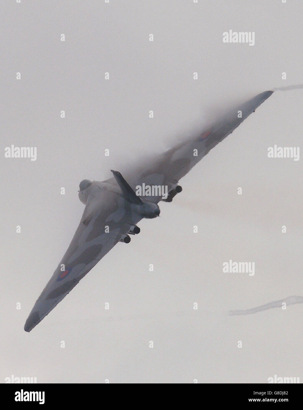 Vulcan's final flight. Vulcan XH558, a restored nuclear bomber, on its ...