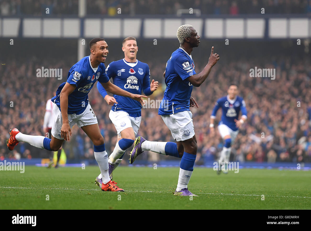 Everton's Arouna Kone (right) celebrates scoring his side's second goal ...