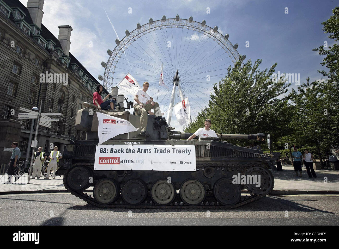 Amnesty International UK and Oxfam drive a 17 tonne tank through ...