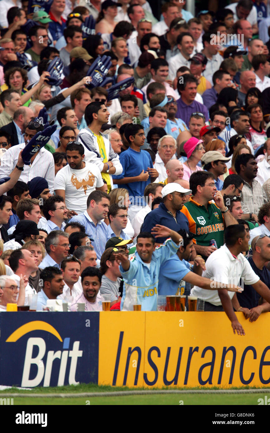 Cricket gv brit insurance board hi-res stock photography and images - Alamy