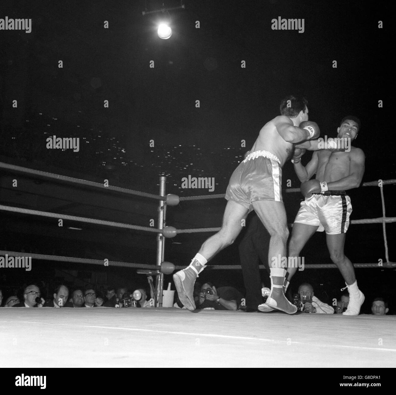 Challenger Brian London (l) shoots a left to the jaw of Muhammad Ali in ...