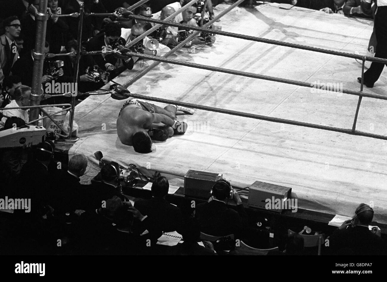 World Heavyweight Championship - Muhammad Ali v Brian London - Earls ...