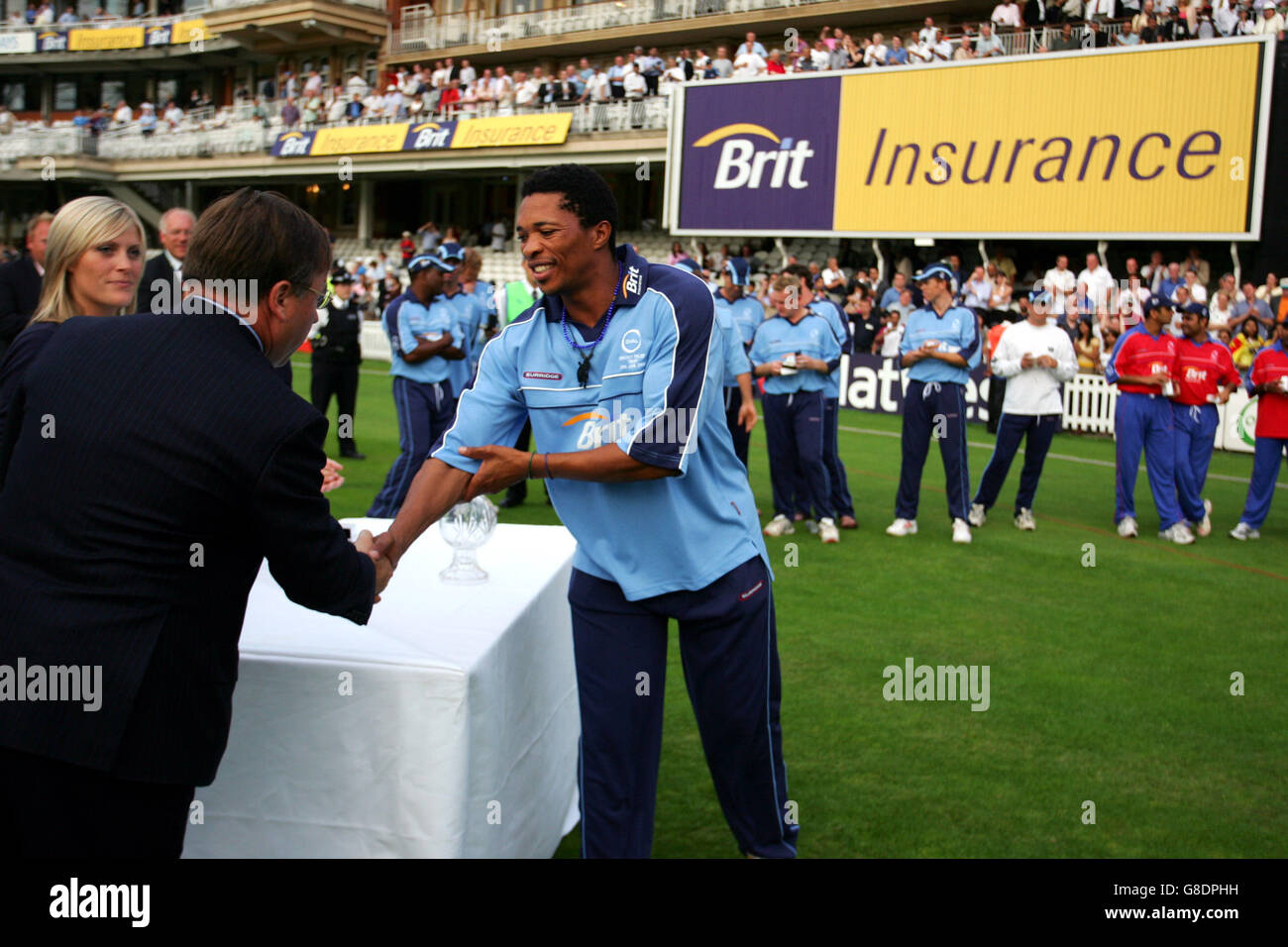 Cricket top half stock brit insurance board hi-res stock photography ...