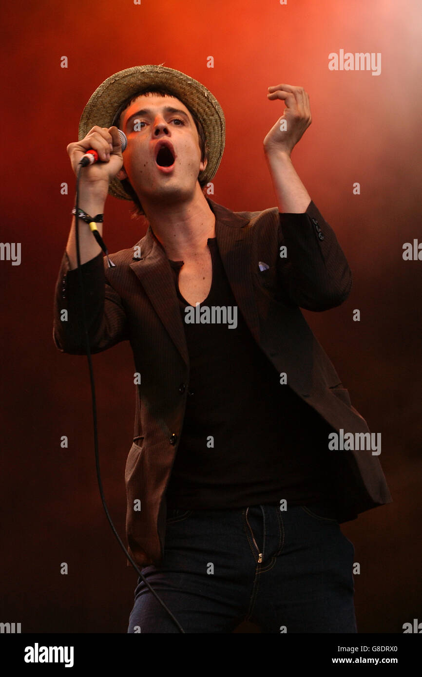 Lead singer of babyshambles performing on the pyramid stage hi-res ...