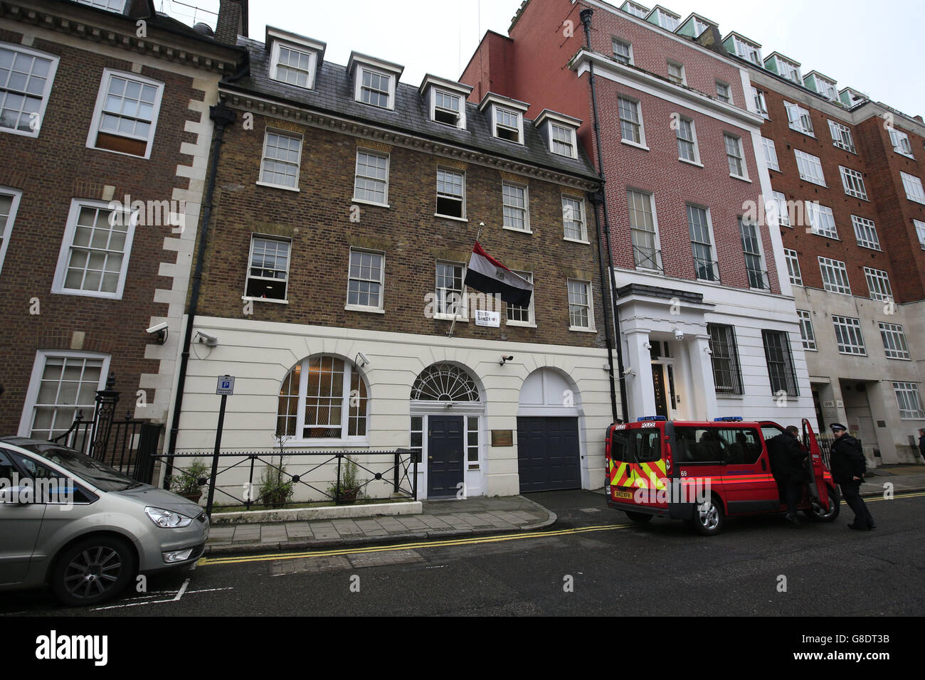 Police outside the egyptian embassy hi-res stock photography and images ...
