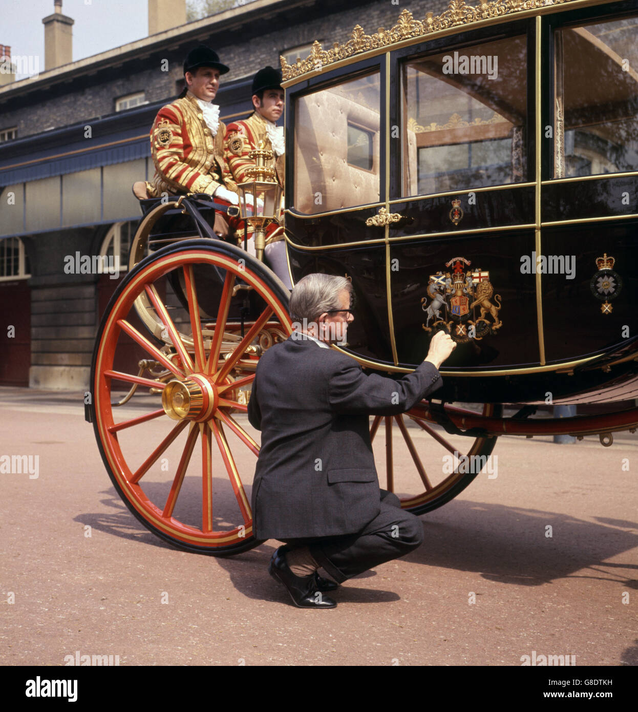 Royalty - Scottish State Coach - Royal Mews, Buckingham Palace, London ...