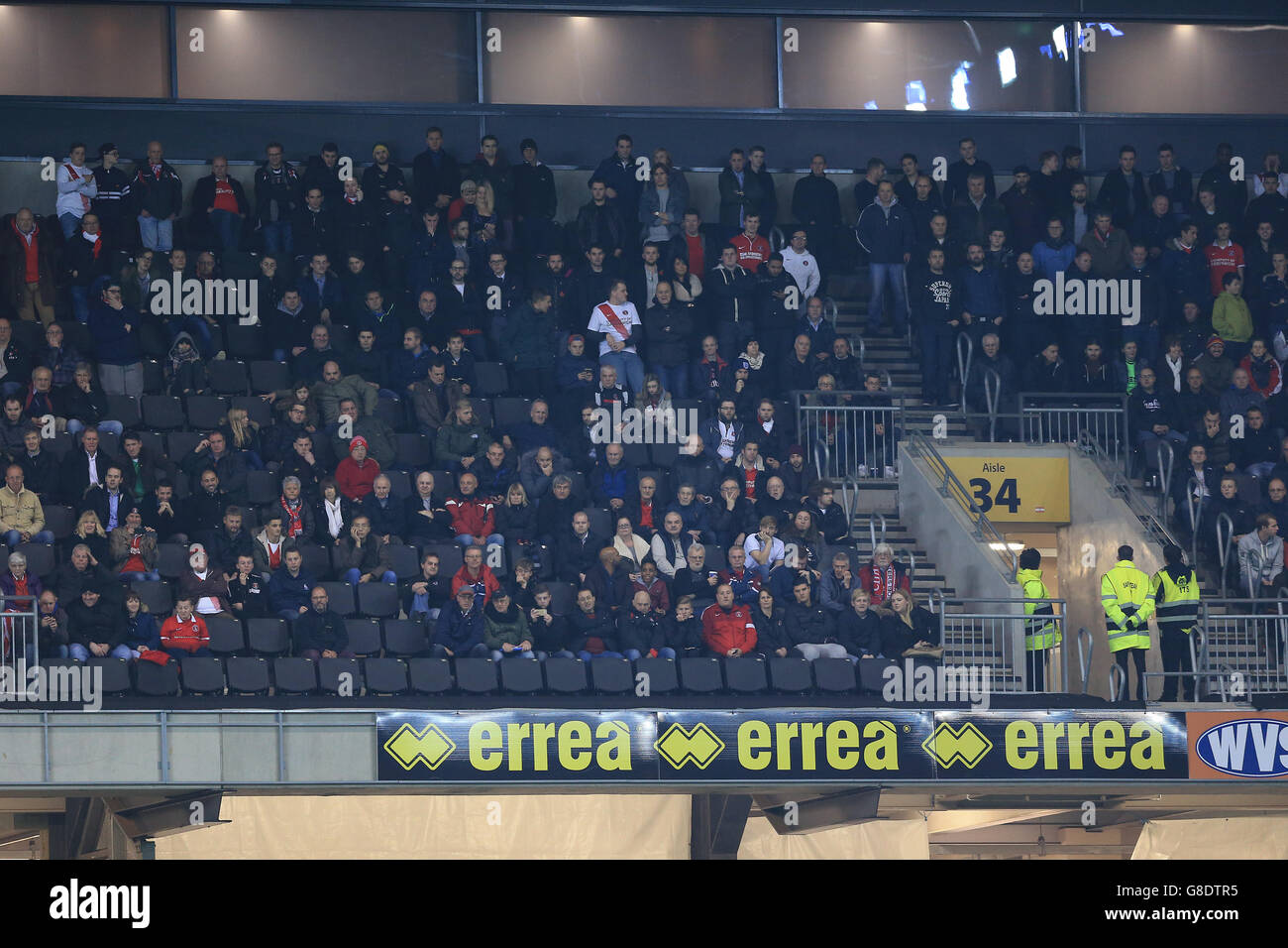 Mk dons supporters hi-res stock photography and images - Alamy