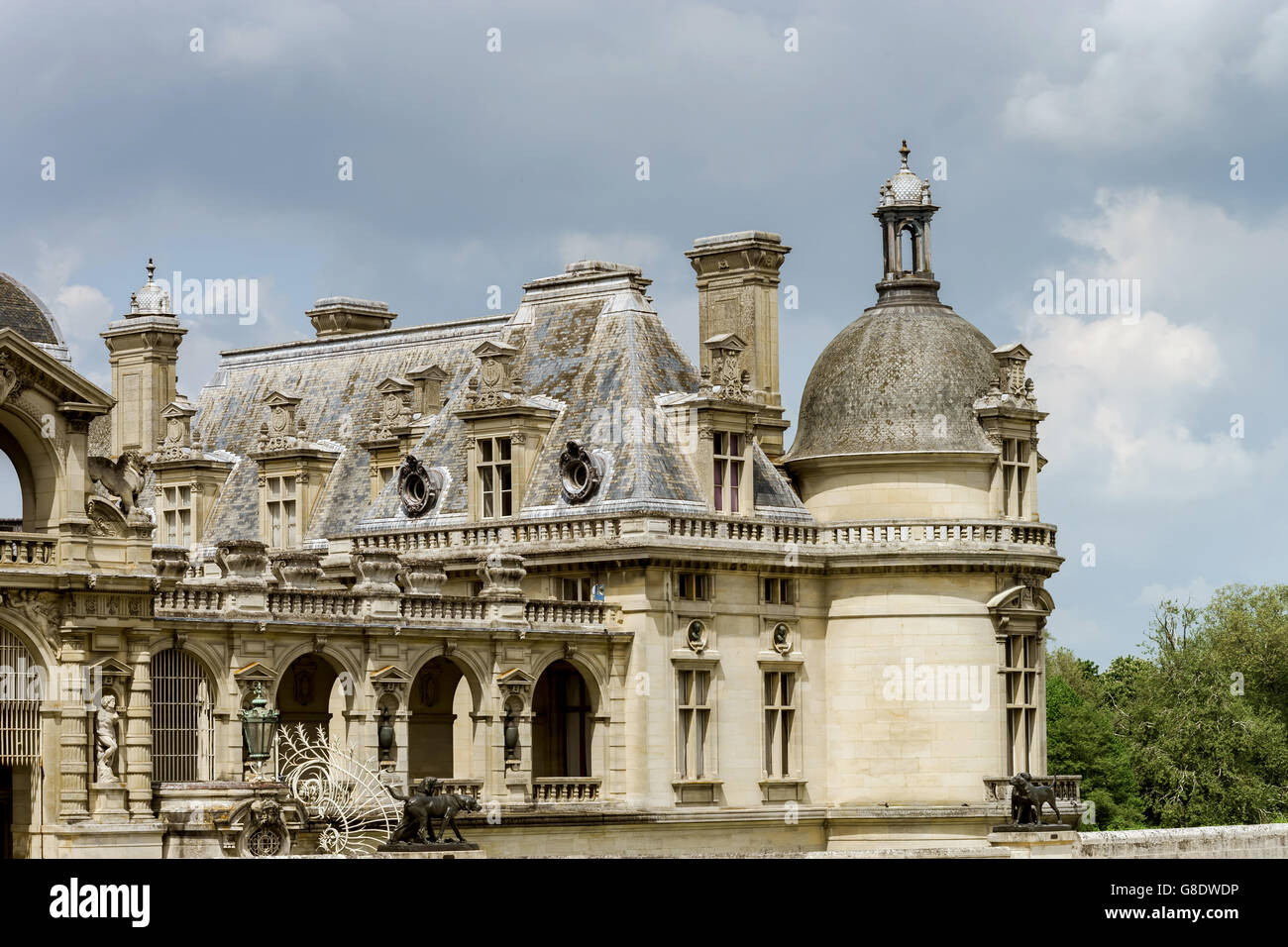 Sculpture chateau de chantilly hi-res stock photography and images - Alamy