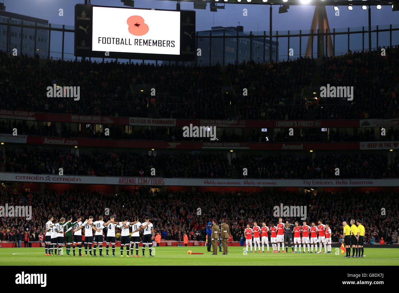 Arsenal and Tottenham observe a minute's silence in honour of ...