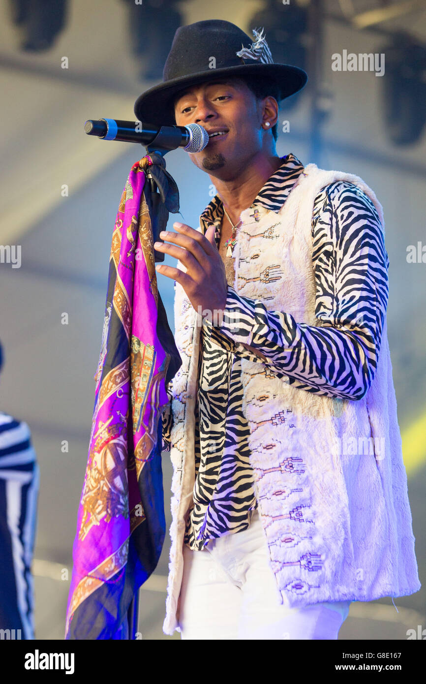 Manchester, Tennessee, USA. 9th June, 2016. Singer ZIEK MCCARTER of Con ...