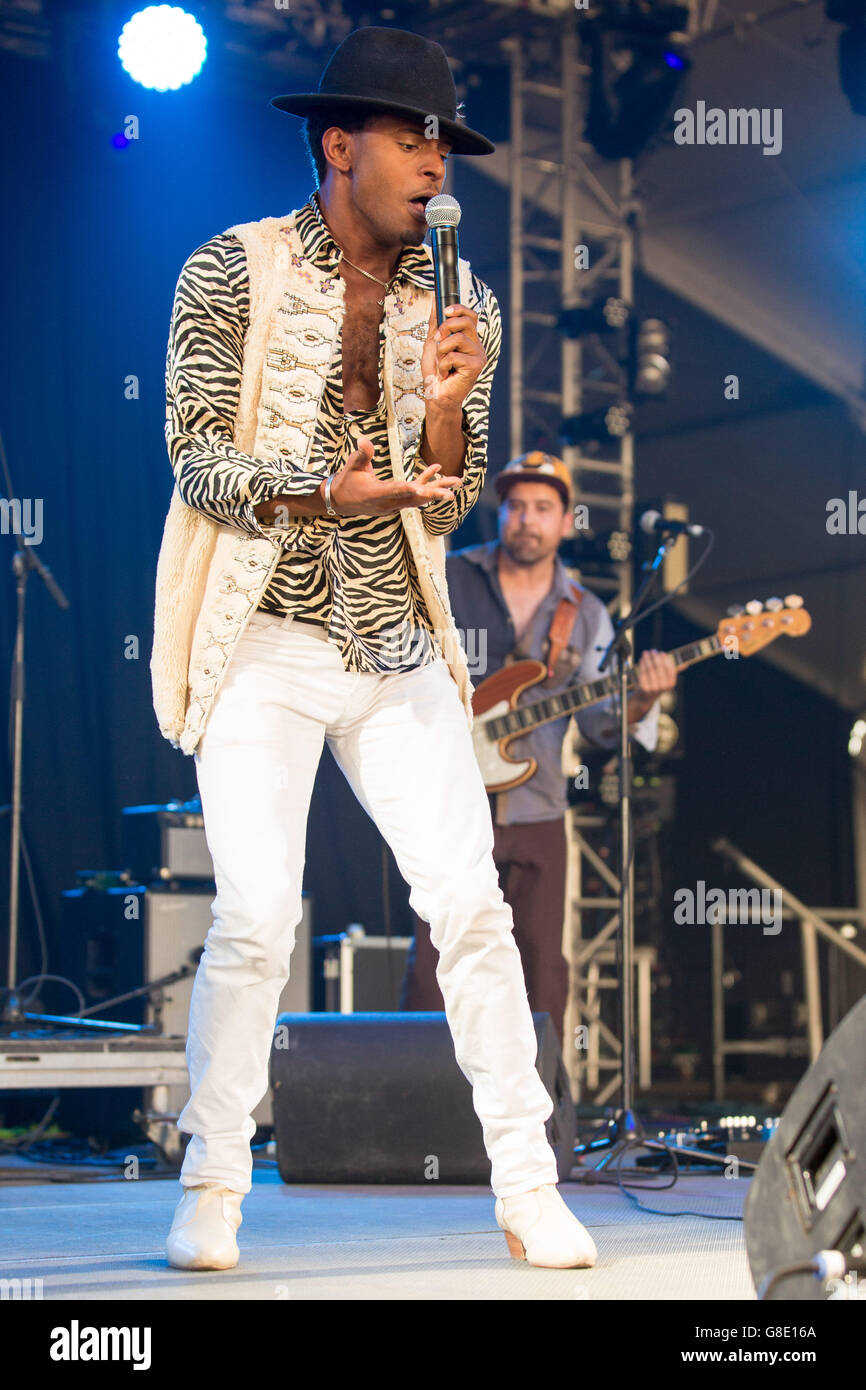 Manchester, Tennessee, USA. 9th June, 2016. Singer ZIEK MCCARTER of Con ...