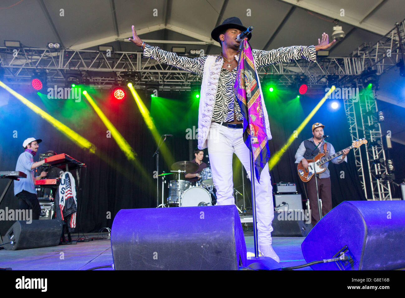 Manchester, Tennessee, USA. 9th June, 2016. Singer ZIEK MCCARTER of Con ...