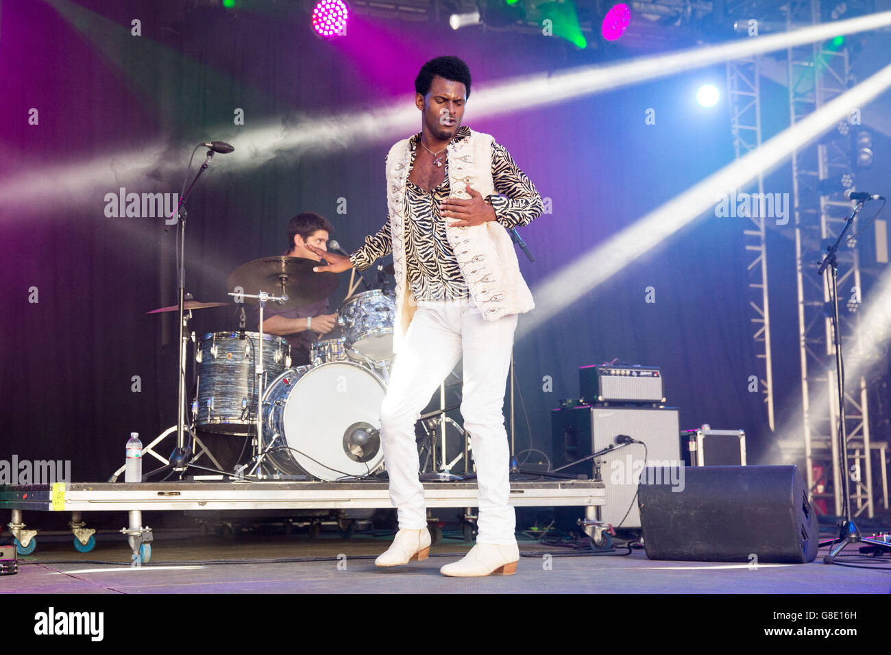 Manchester, Tennessee, USA. 9th June, 2016. Singer ZIEK MCCARTER of Con ...