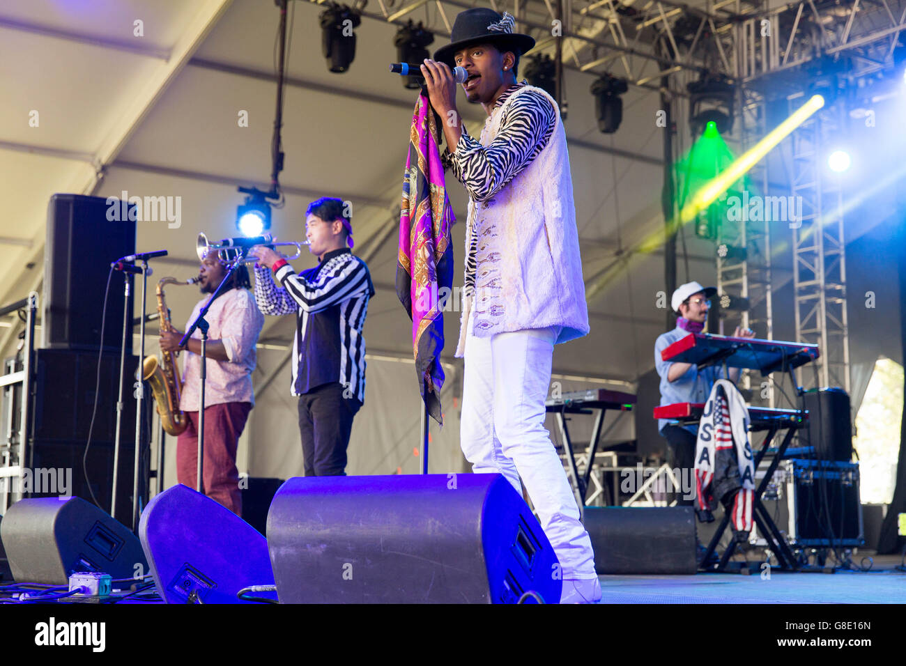 Manchester, Tennessee, USA. 9th June, 2016. Singer ZIEK MCCARTER of Con ...