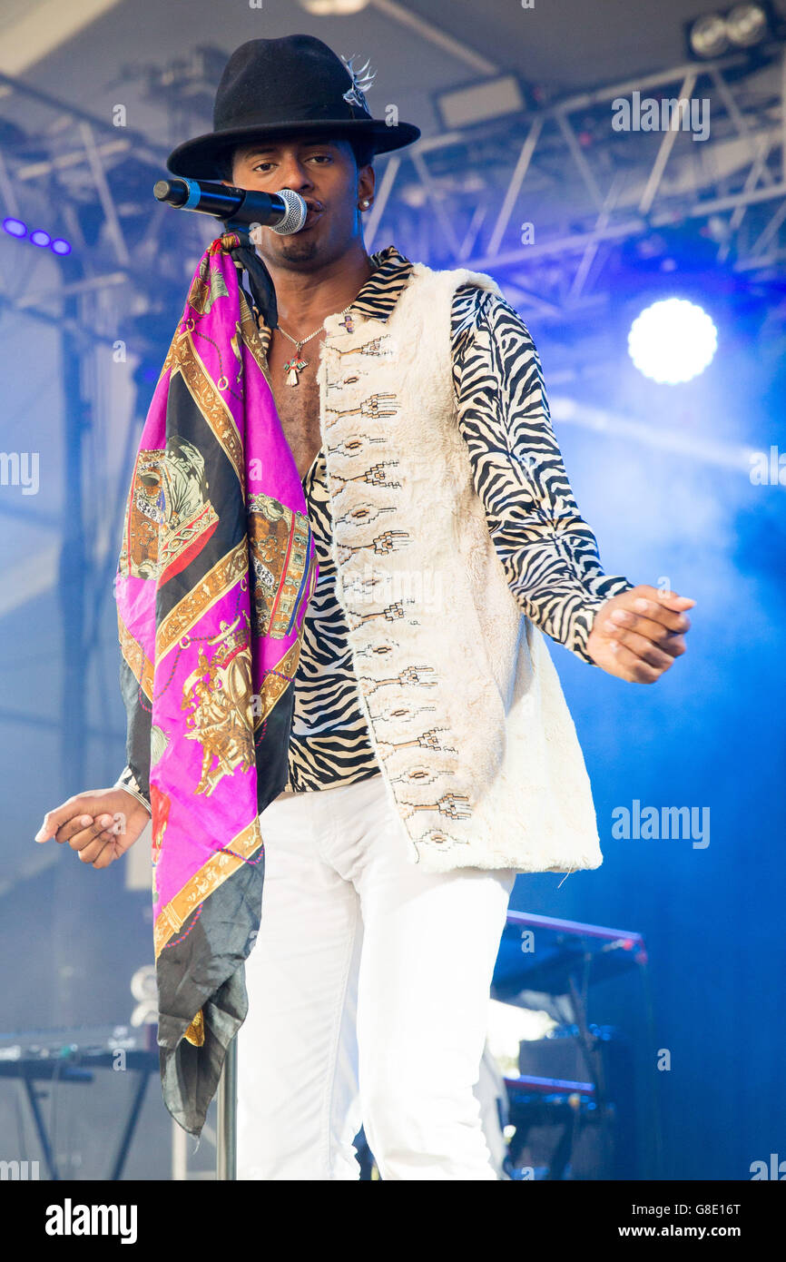 Manchester, Tennessee, USA. 9th June, 2016. Singer ZIEK MCCARTER of Con ...