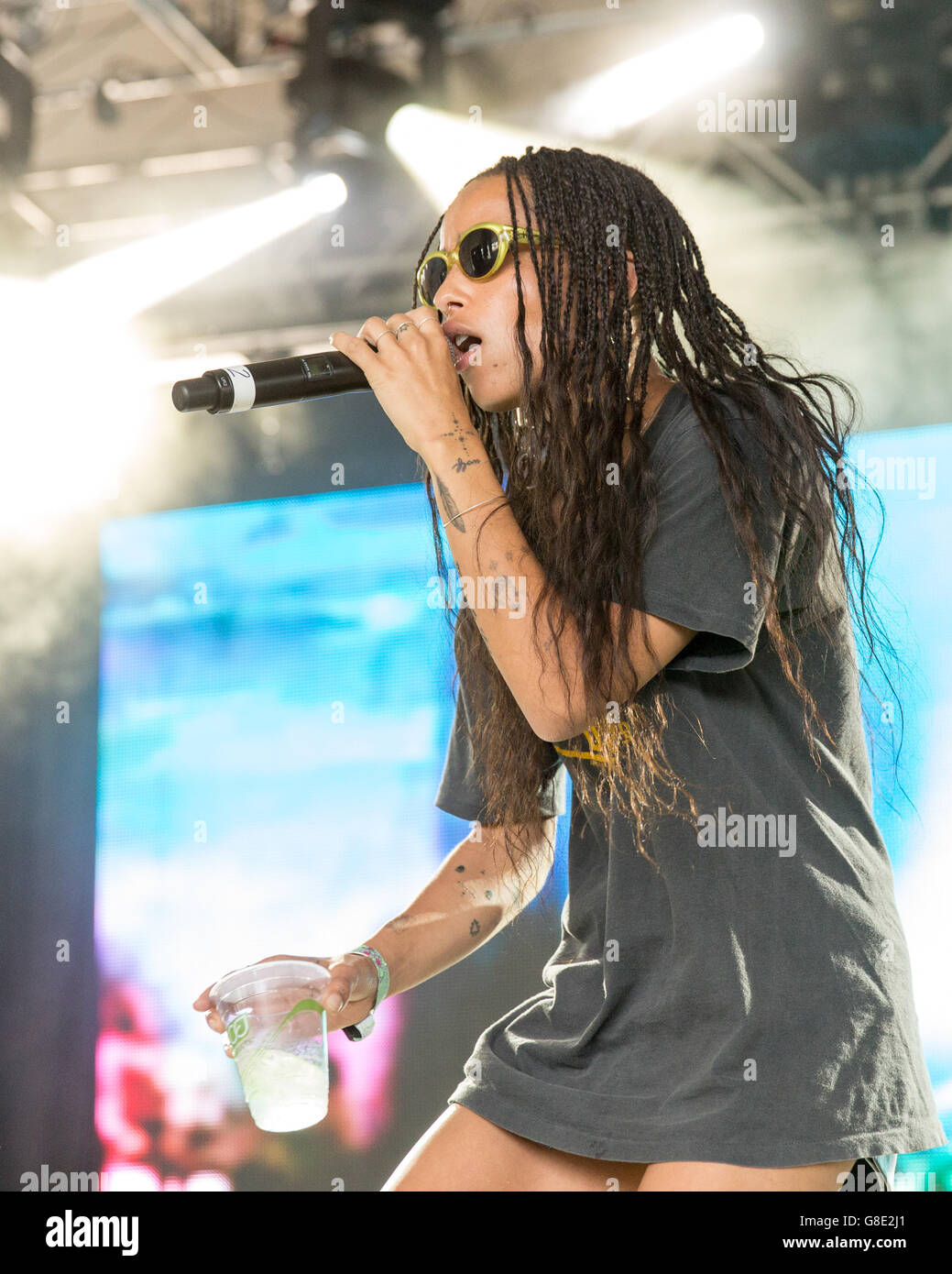 Manchester, Tennessee, USA. 9th June, 2016. Singer ZOE KRAVITZ of ...