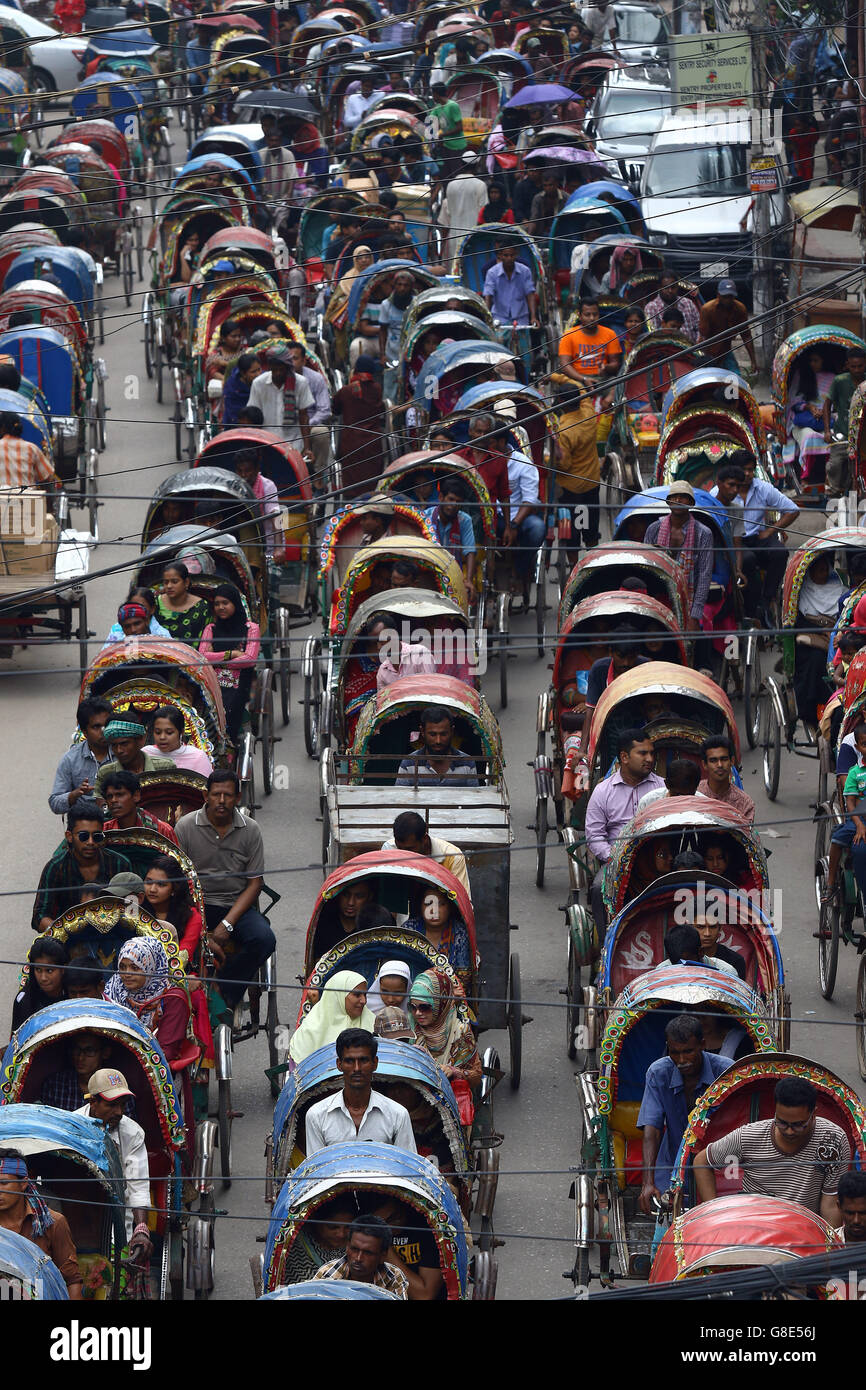 Dhaka, Bangladesh. 29th June, 2016. Hundreds of rickshaws are stuck in ...