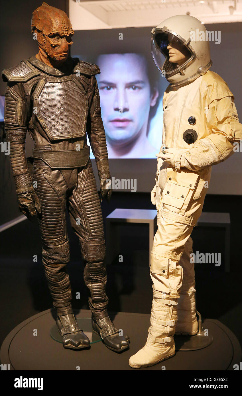 Enemy Mine Cast