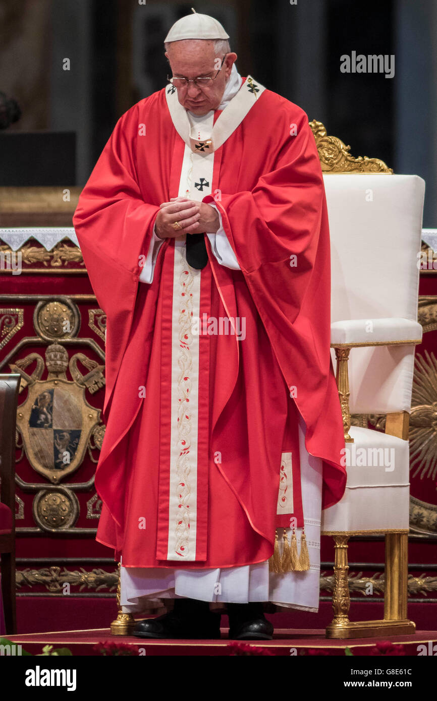 Vestment father church hi-res stock photography and images - Alamy